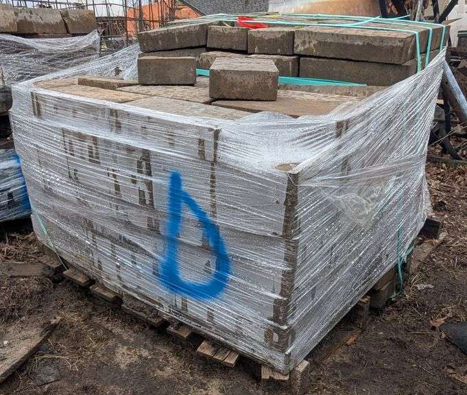 (AB) Pallet of Landscaping Bricks Approximately 182 Bricks. - Kraft ...