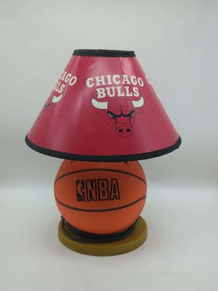 (I) Sportscast NBA Chicago Bulls shade Basketball lamp in box. Approx 7 ...
