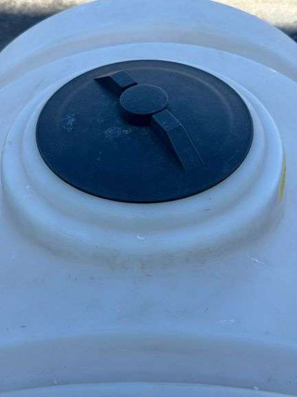 125 Gallon Horizontal Leg Poly Tank - Kraft Auction Service, LLC