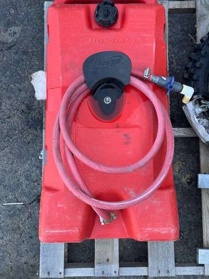 14-Gallon Flo n' Go DuraMax Fuel Tank - Kraft Auction Service, LLC