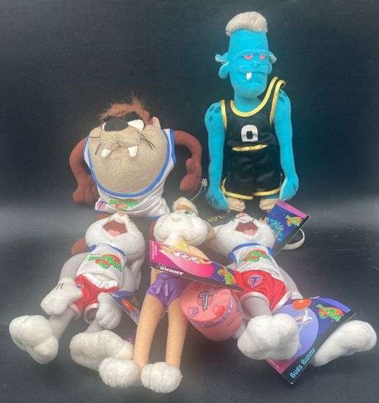 (K) Space Jam plush figures 5 total - Kraft Auction Service, LLC