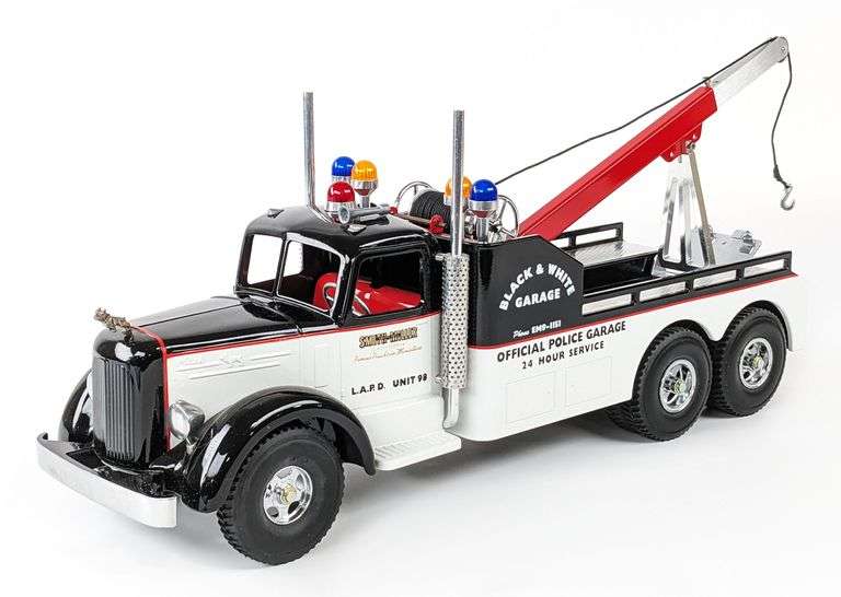 Fred Thompson Smith Miller LAPD Wrecker Tow Truck - Kraft Auction ...