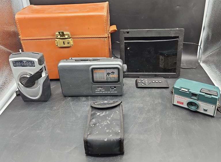(R) Handheld Radio's, Cameras & More. - Kraft Auction Service, LLC
