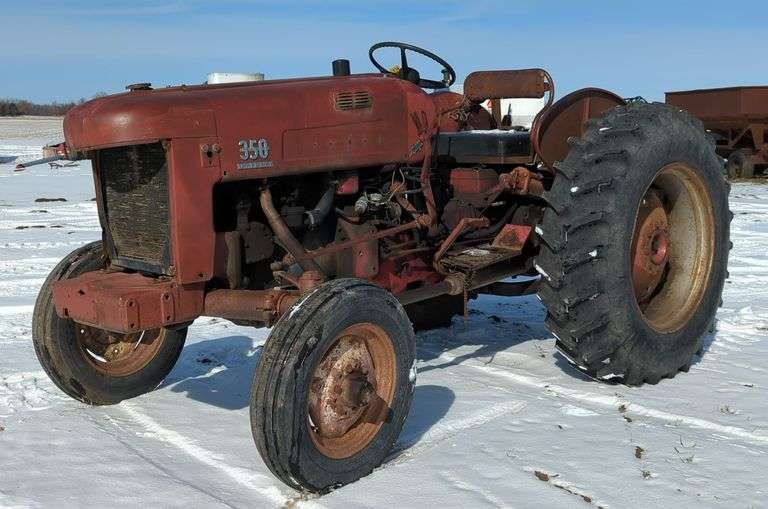 (T) 1958 International 350 Utility Tractor - Kraft Auction Service, LLC