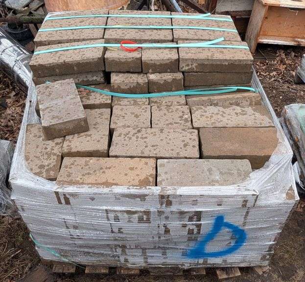 (AB) Pallet of Landscaping Bricks Approximately 182 Bricks. - Kraft ...