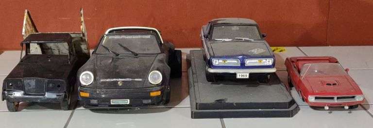 Metal & Plastic Car Models incl. Road Signature '69 Plymouth Barracuda ...