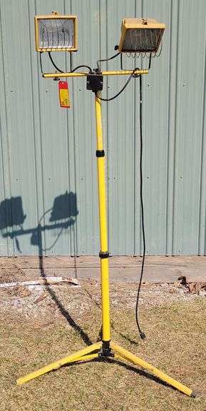 Dual Head Halogen Work Light On Stand - Kraft Auction Service, LLC