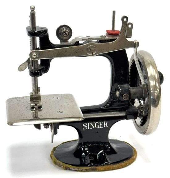 1920's Singer Sew Handy Hand-Cranked Cast Iron Child Sized Machine ...