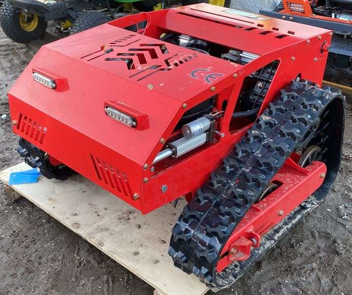 2025 FUTURE FT800 Remote Control Crawler Lawn Mower - Kraft Auction ...