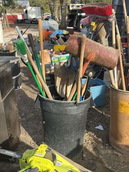 (P) Trash Can with Tools - Kraft Auction Service, LLC