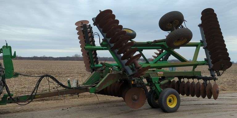 (AO) John Deere 630 Disc - Kraft Auction Service, LLC