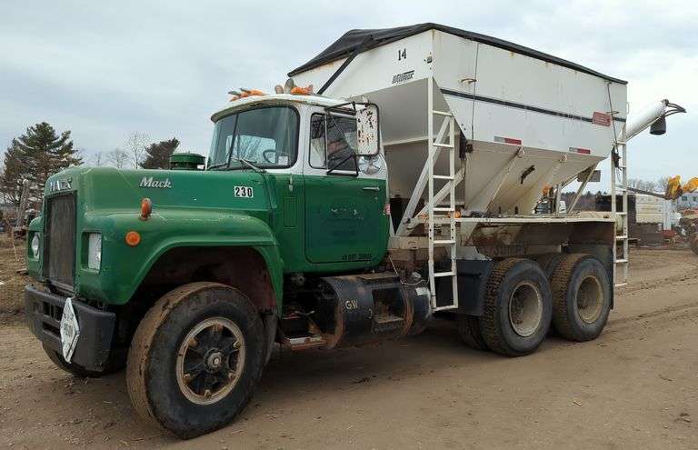 (AL) 1978 Mack Dry Tender Truck - Kraft Auction Service, LLC