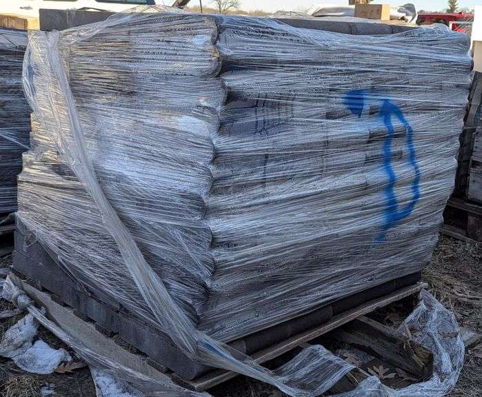 (AB) Pallet of Gray Brown Landscaping Bricks - Kraft Auction Service, LLC