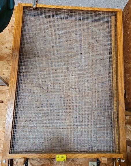 (2) Sandwich Board Style Art Display Screens - Kraft Auction Service, LLC