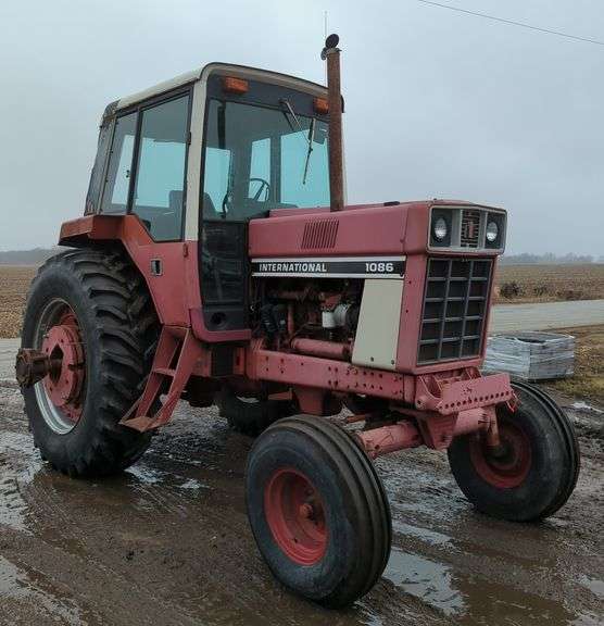 (AL) International Harvester 1086 Tractor - Kraft Auction Service, LLC