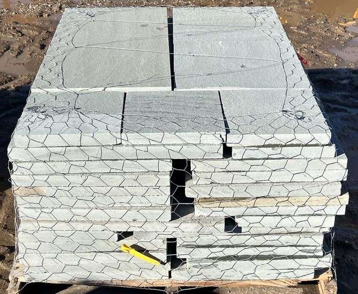 Pallet: 1.5" Bluestone Patio Kit - Kraft Auction Service, LLC