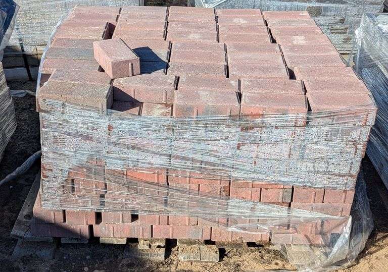 (AB) Pallet of Red Landscaping Bricks - Kraft Auction Service, LLC