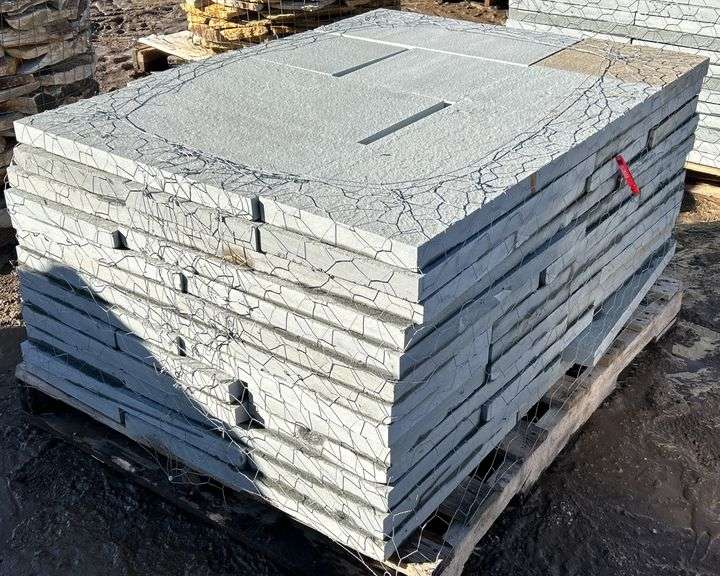 Pallet: 1.5" Bluestone Patio Kit - Kraft Auction Service, LLC