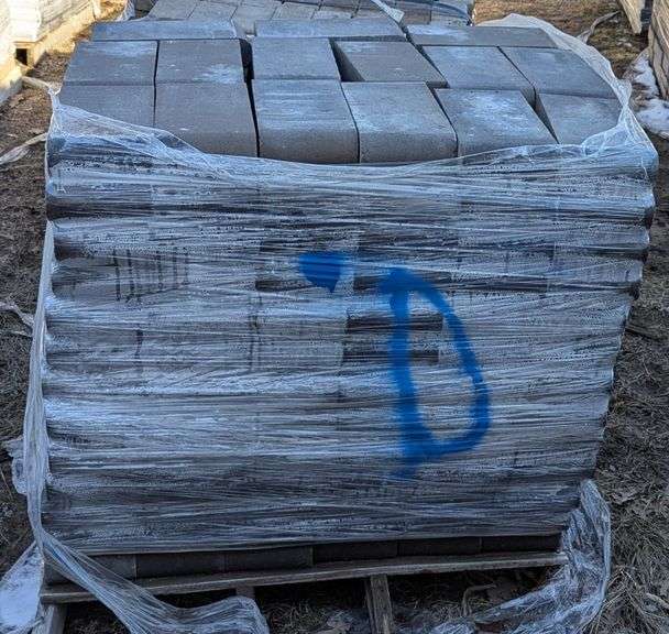 (AB) Pallet of Gray Brown Landscaping Bricks - Kraft Auction Service, LLC