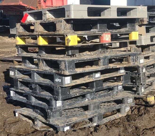 (AJ) Plastic Pallets *(Bidding 1xqty)* - Kraft Auction Service, LLC