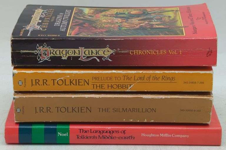 (PQ) J.R.R.Tolkien Paperback Books. The Hobbit, The Silmarillion & The ...