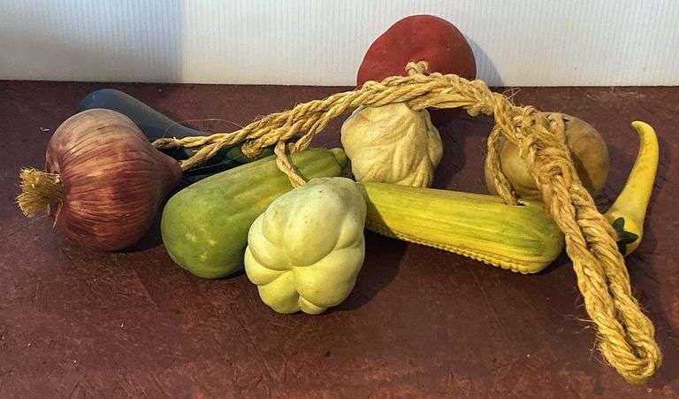 Ceramic Vegtable Hanging Decor - Kraft Auction Service, LLC