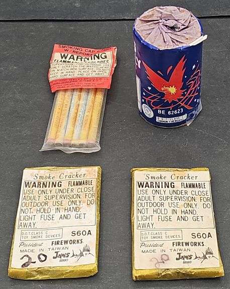 (N) Dancing Butterfly, Two Smkking Crackers With Pack Of Smoking Cap ...