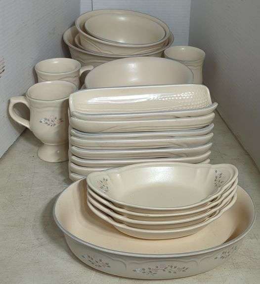 (U) Pfaltgraff kitchenware includes corn trays, serving bowls and more ...