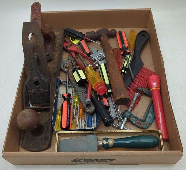 (K) Small Tools. Screw Drivers, Hammer , Wrenches, Sharpener, Planer ...