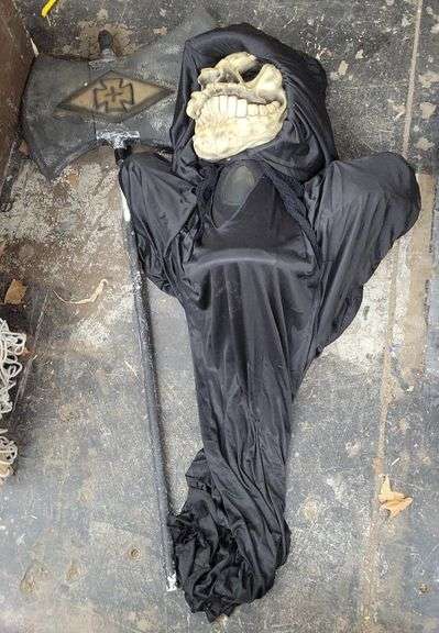 Oversized Grimm Reaper With Battle Axe Halloween Costume - Kraft ...
