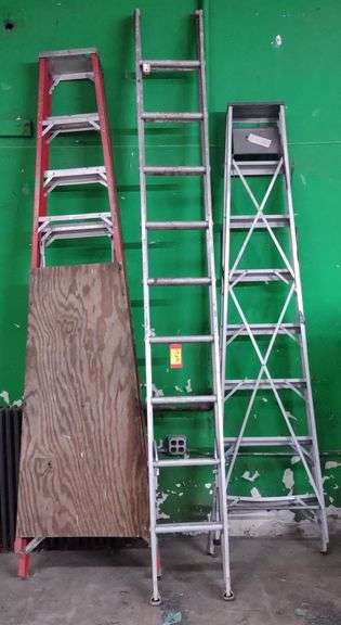 Folding Aluminum Ladders Incl. OSHA 8ft Ladder - Kraft Auction Service, LLC