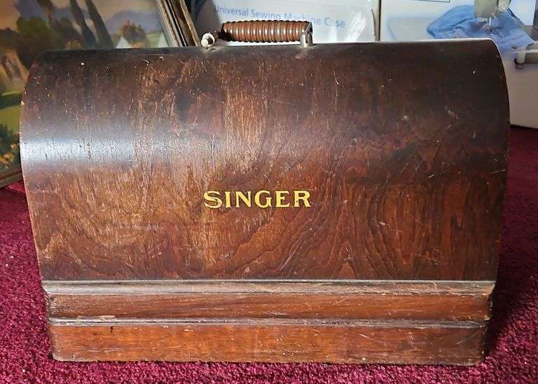 Singer Sewing Machine W/Original Wooden Case. - Kraft Auction Service, LLC