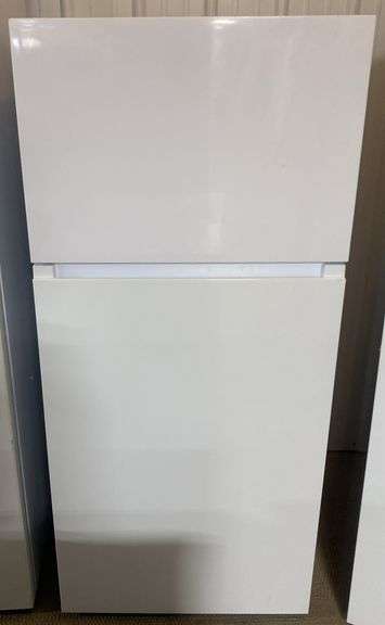 MORA 18 Cu. Ft. Top Freezer Refrigerator - Kraft Auction Service, LLC