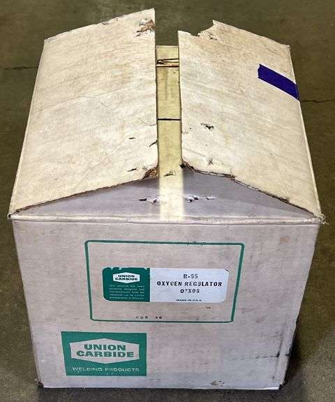 (Q) Union Carbide R-65 Oxygen Regulator - Kraft Auction Service, LLC