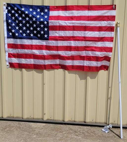 (R) Wall Mounted Flag Pole With American Flag - Kraft Auction Service, LLC
