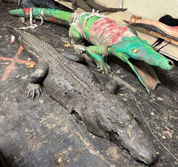 Fake Alligator Decorations - Kraft Auction Service, LLC