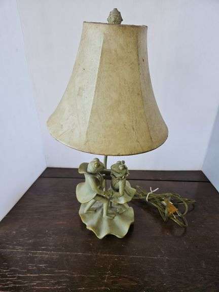 Frogs Dancing Lamp. - Kraft Auction Service, LLC