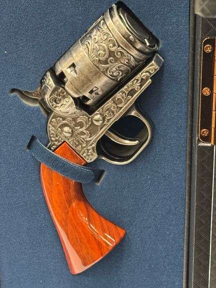 DOC Holiday 10-Year Revolver Liquor Set in Display Box - Kraft Auction ...