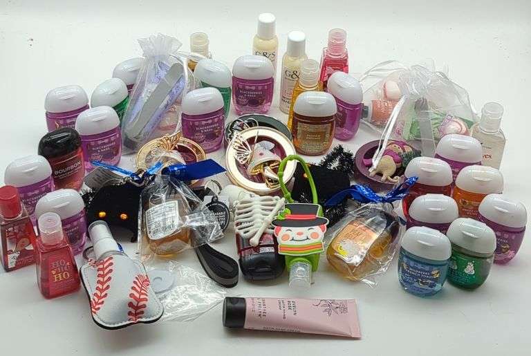 (FW) Bath and Body works Hand sanitizer with holders and car air ...