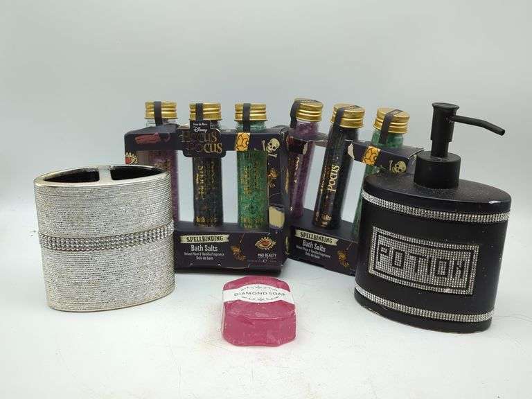 (FW) Bath and Body works and Disney Hocus Pocus Bath salts and more ...