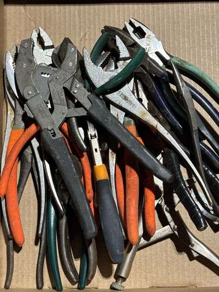 (L) Flat of Pliers Vice Grips - Kraft Auction Service, LLC