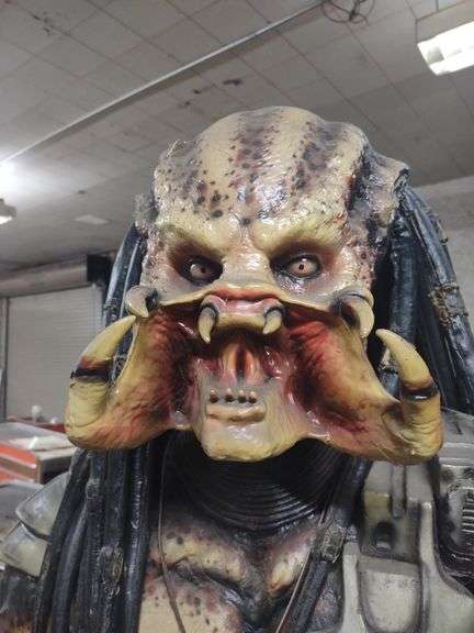 OFFICIAL 1987 Life-Sized Predator Replica Prop - Licensed by Twentieth ...
