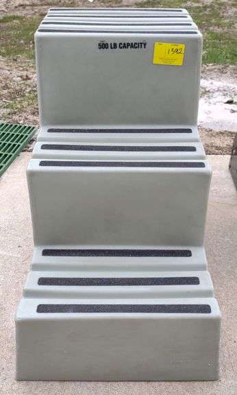 3 Step Plastic Step Stand - Kraft Auction Service, LLC
