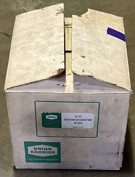 (Q) Union Carbide R-65 Oxygen Regulator - Kraft Auction Service, LLC