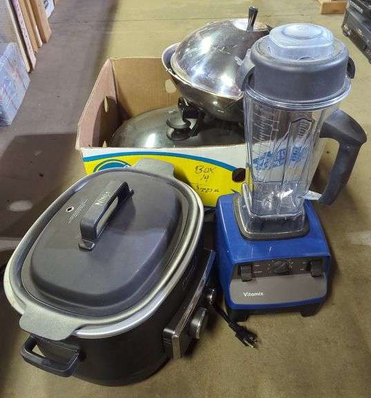(L) Kitchen Appliances Small. Vitamix Blender, Ninja Crockpot ...
