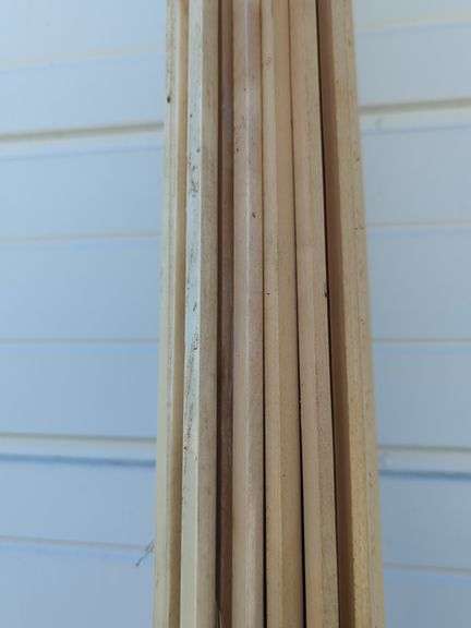 (AS) Bundle Of Solid Wood Trim - Kraft Auction Service, LLC