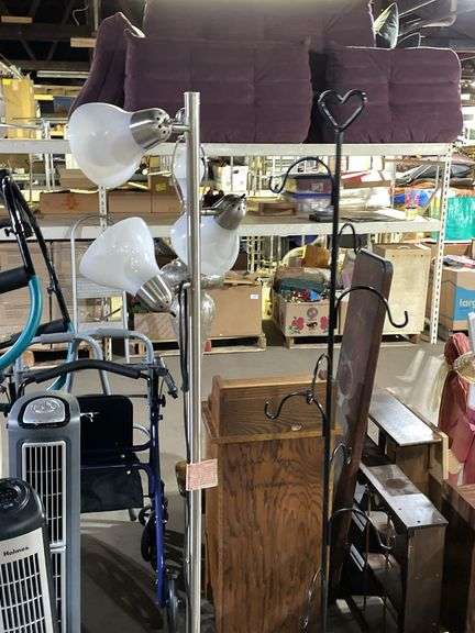 (U) Vacuums, Heaters, Lights and Clothes Rack - Kraft Auction Service, LLC