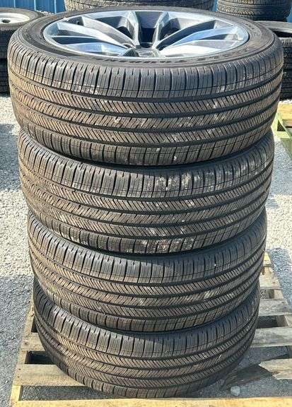 GOODYEAR Eagle Touring 285/45R22 Tires - Kraft Auction Service, LLC