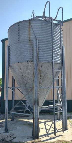 Galvanized Gravity Flow Grain Silo - Kraft Auction Service, LLC