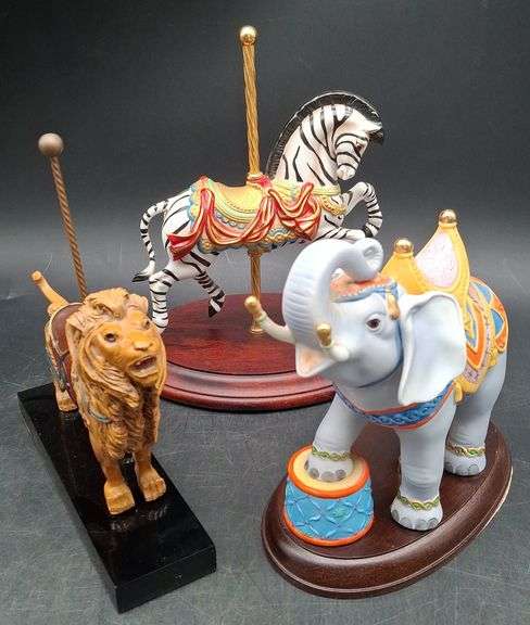 (UV) Hamilton Collection Lion Carousel Figurine and Lenox Carousel ...